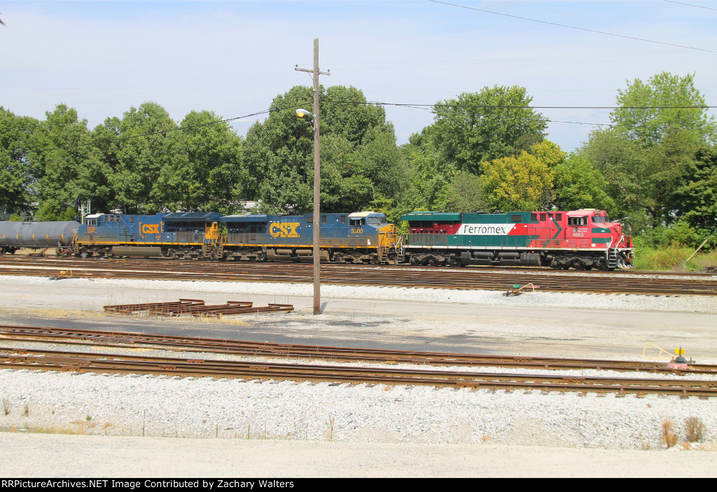 FXE 4663 CSX 5300 3299